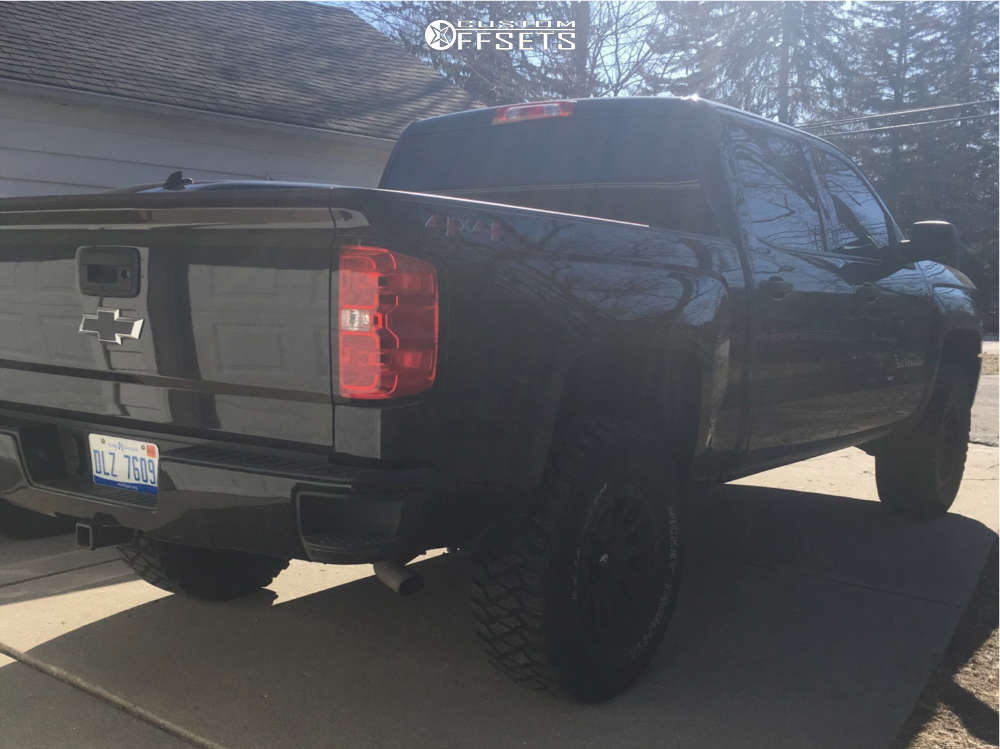 2018 Chevrolet Silverado 1500 with 18x9 1 Fuel Vector and 305/70R18 ...