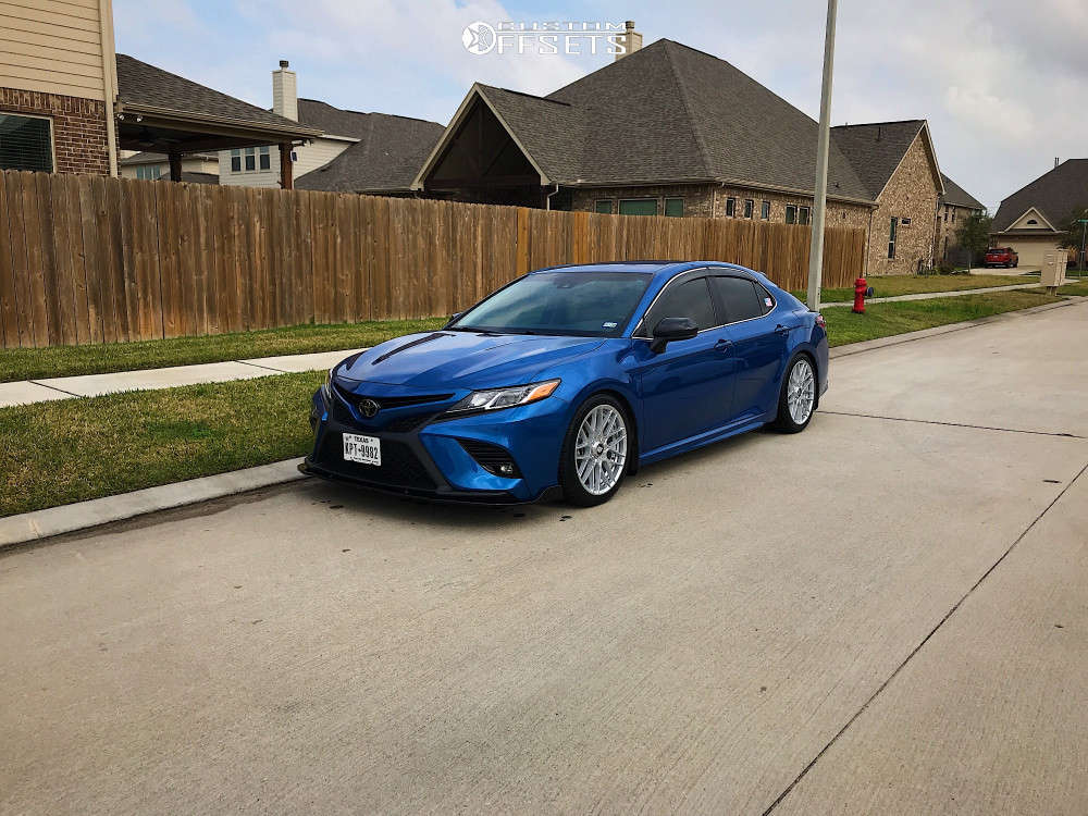 2018 Toyota Camry with 19x8.5 45 Rotiform Rse and 245/40R19 Continental ...