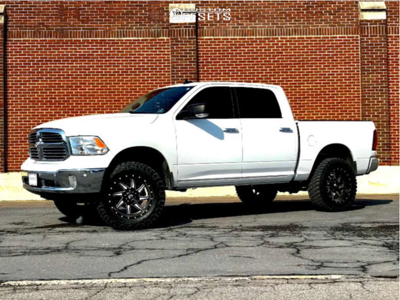 2016 Ram 1500 with 20x10 -24 American Truxx Vortex and 35/12.5R20 ...