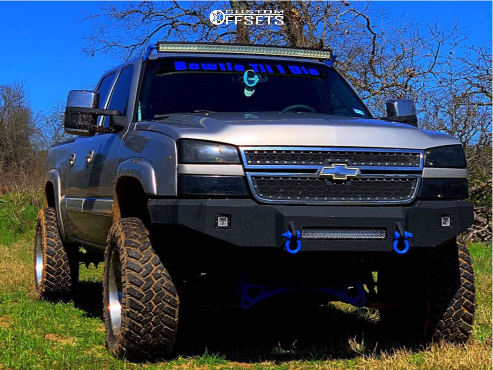2006 Chevrolet Silverado 1500 Classic with 20x10 -24 XD Riot and 35/12 ...