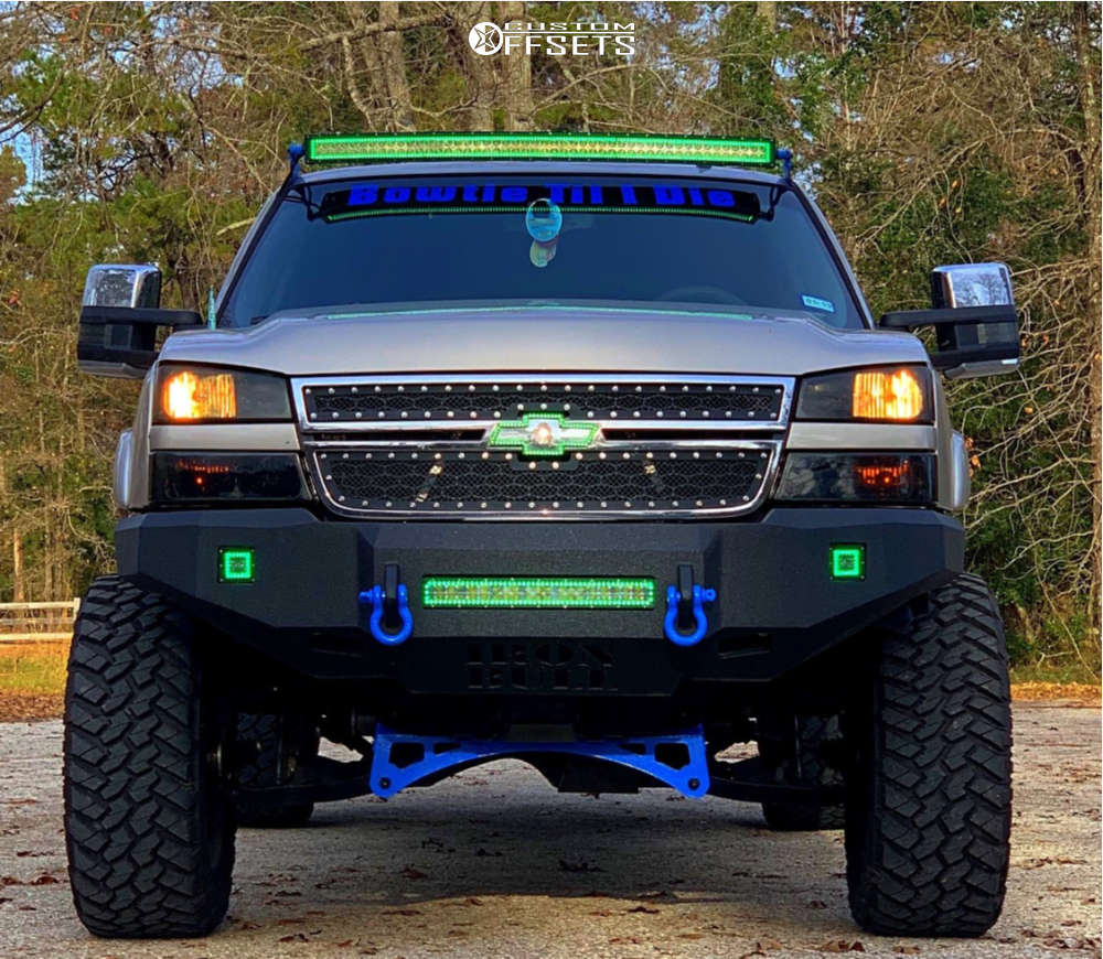 2006 Chevrolet Silverado 1500 Classic with 20x10 -24 XD Riot and 35/12 ...