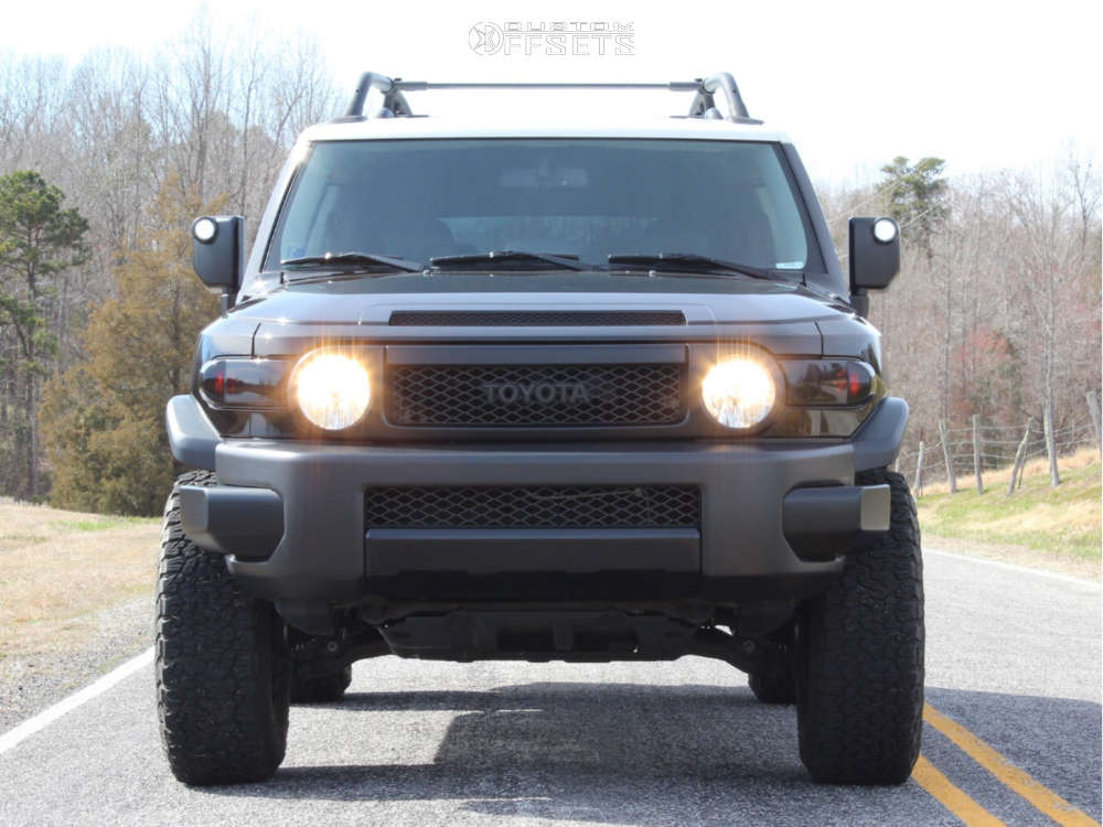 2009 Toyota FJ Cruiser with 17x9 -12 XD Xd820 and 285/70R17 BFGoodrich ...