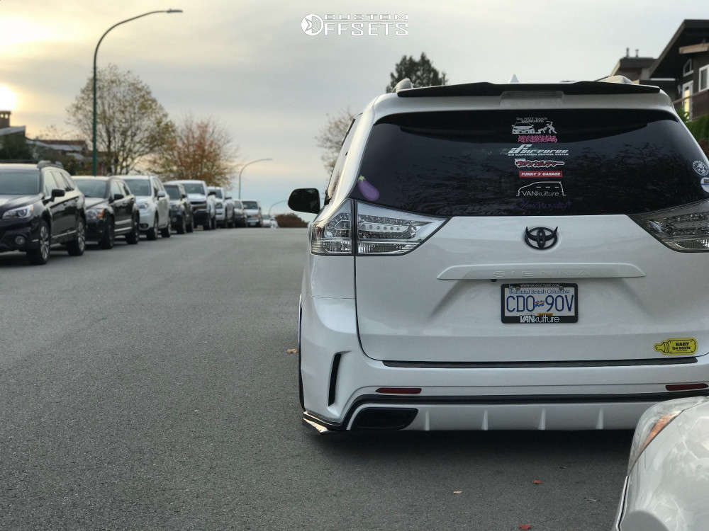 2015 Toyota Sienna with 20x10.5 28 Ferrada FR4 and 245/40R20 Falken ...