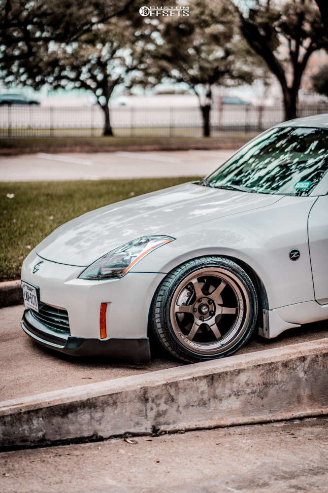 2005 Nissan 350Z with 18x9.5 10 Cosmis Racing XT-006R and 255/35R18 ...