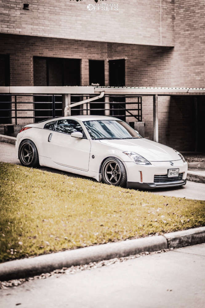 2005 Nissan 350Z with 18x9.5 10 Cosmis Racing XT-006R and 255/35R18 ...