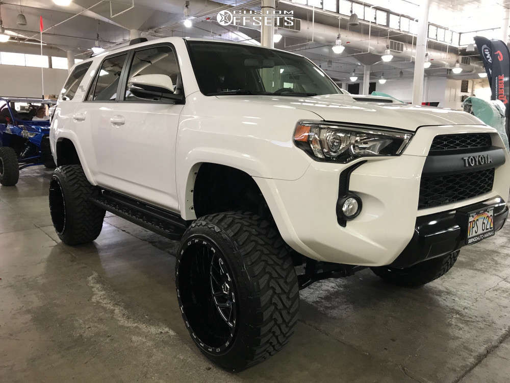 2018 Toyota 4Runner with 22x14 -76 TIS 544BM and 33/12.5R22 Toyo Tires ...