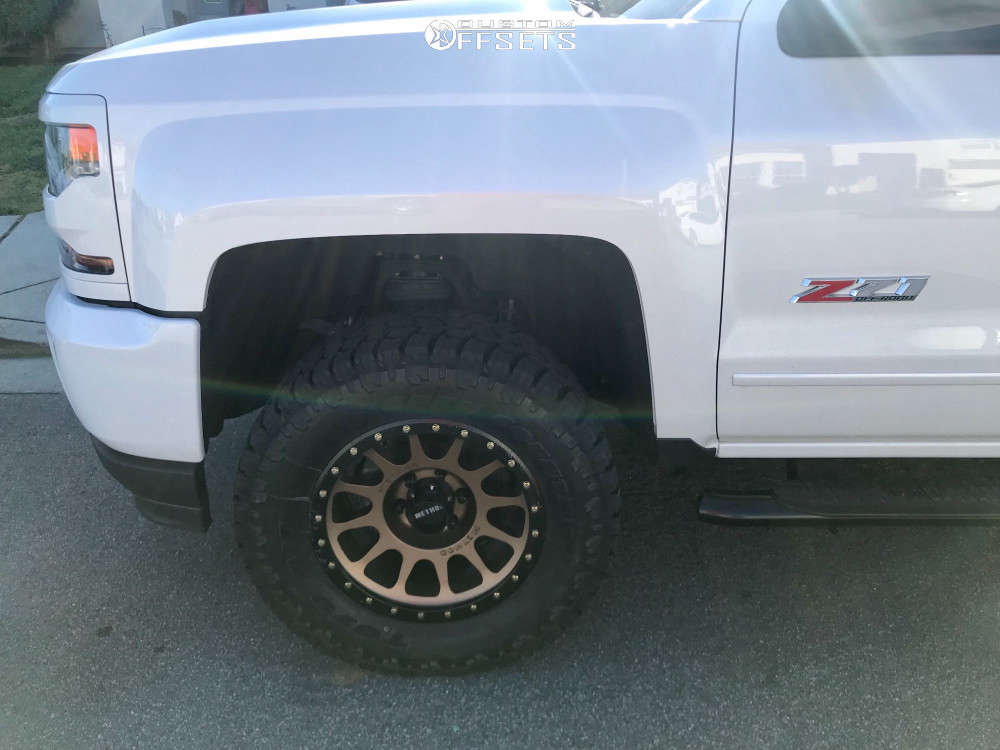 2017 Chevrolet Silverado 1500 with 18x9 -12 Method Nv and 33/12.5R18 ...