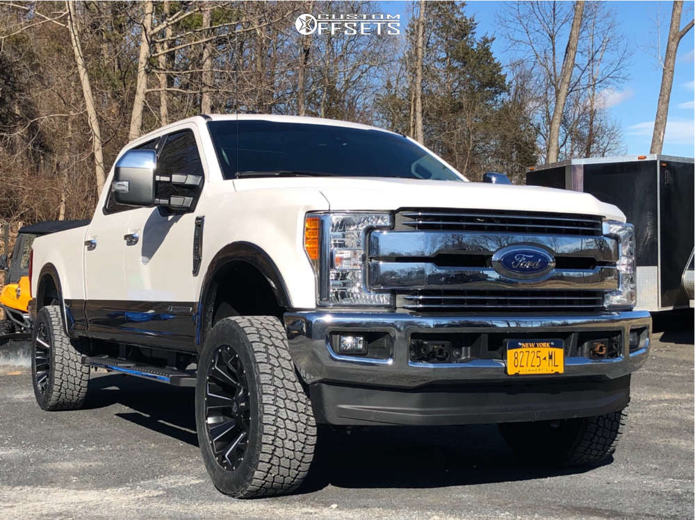 2018 Ford F-350 Super Duty with 22x10 -18 Fuel Assault and 35/12.5R22 ...