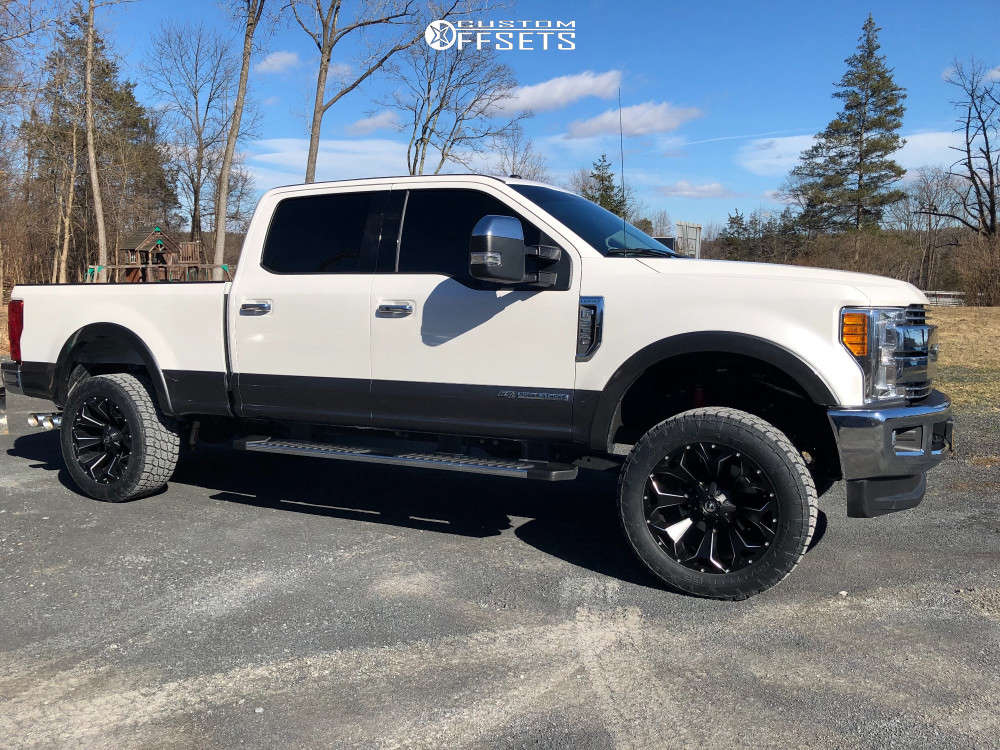 2018 Ford F-350 Super Duty with 22x10 -18 Fuel Assault and 35/12.5R22 ...