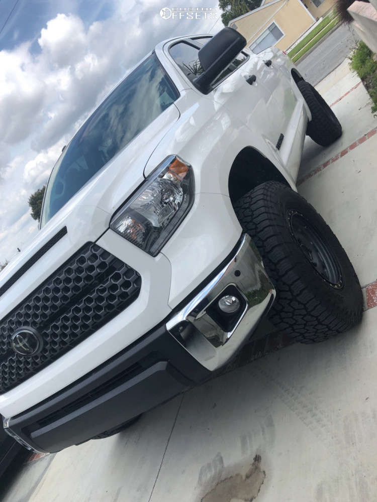 2018 Toyota Tundra with 18x9 18 Method Vex and 295/70R18 Falken ...