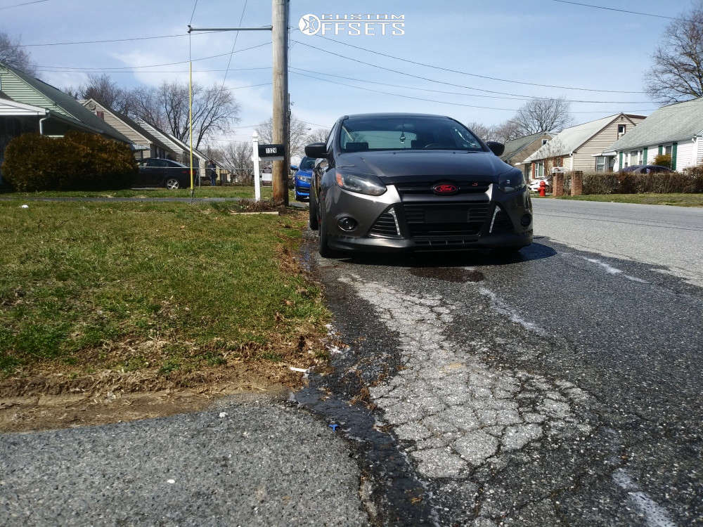 2014 Ford Focus with 16x7.5 40 Konig Oversteer and 205/50R16 Starfire ...