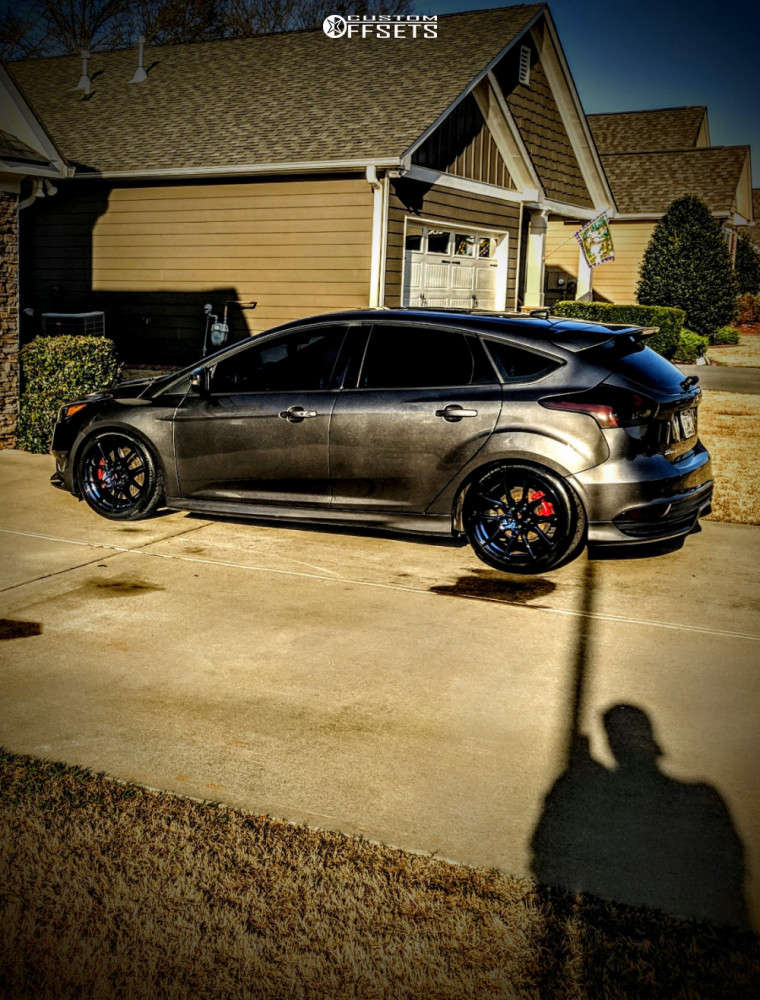 2016 Ford Focus with 18x8.5 40 Option Lab R716 and 235/40R18 General G ...
