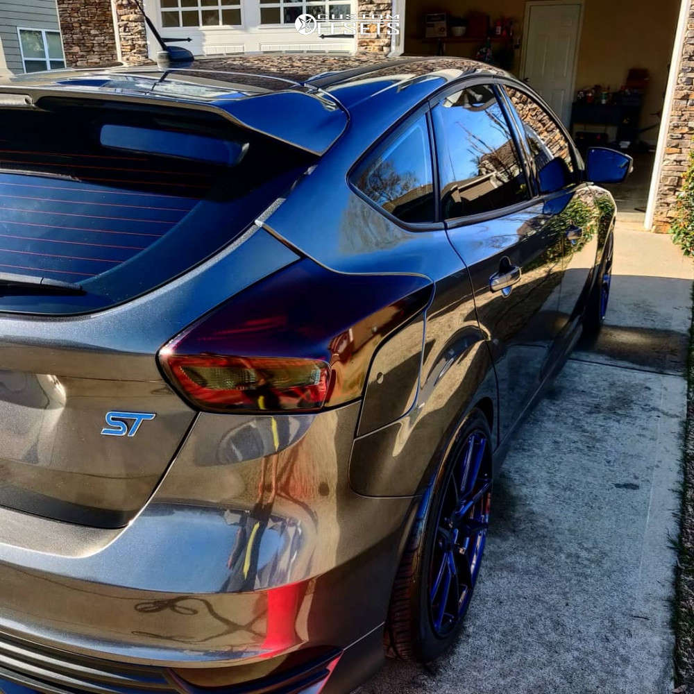 2016 Ford Focus with 18x8.5 40 Option Lab R716 and 235/40R18 General G ...