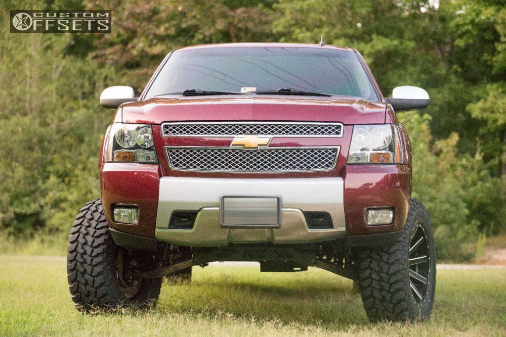 2008 Chevrolet Suburban with 20x10 -24 XD XD818 and 35/12.5R20 ...