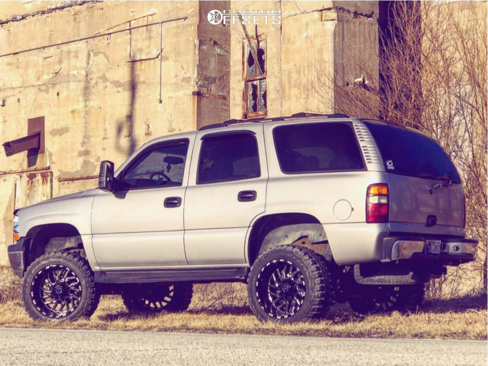 2004 Chevrolet Tahoe with 20x12 -44 TIS 544BM and 33/12.5R20 Federal ...