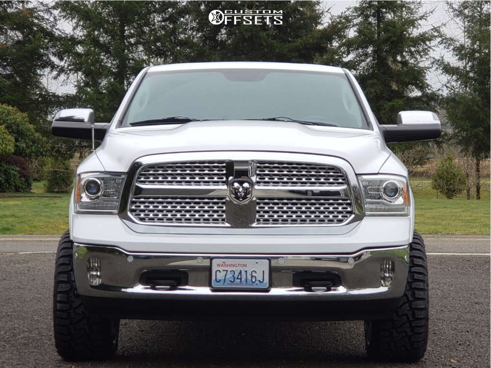 2014 Ram 1500 with 22x12 -44 Stealth Forged Bulip and 33/12.5R22 Haida ...
