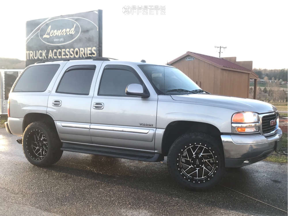 2004 GMC Yukon with 20x10 -18 Moto Metal Mo985 and 33/12.5R20 Toyo ...