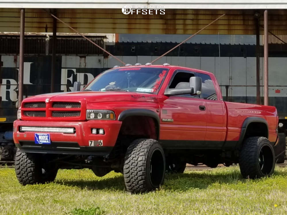 2002 Dodge Ram 2500 with 22x14 -76 Moto Metal Mo962 and 35/13.5R22 ...