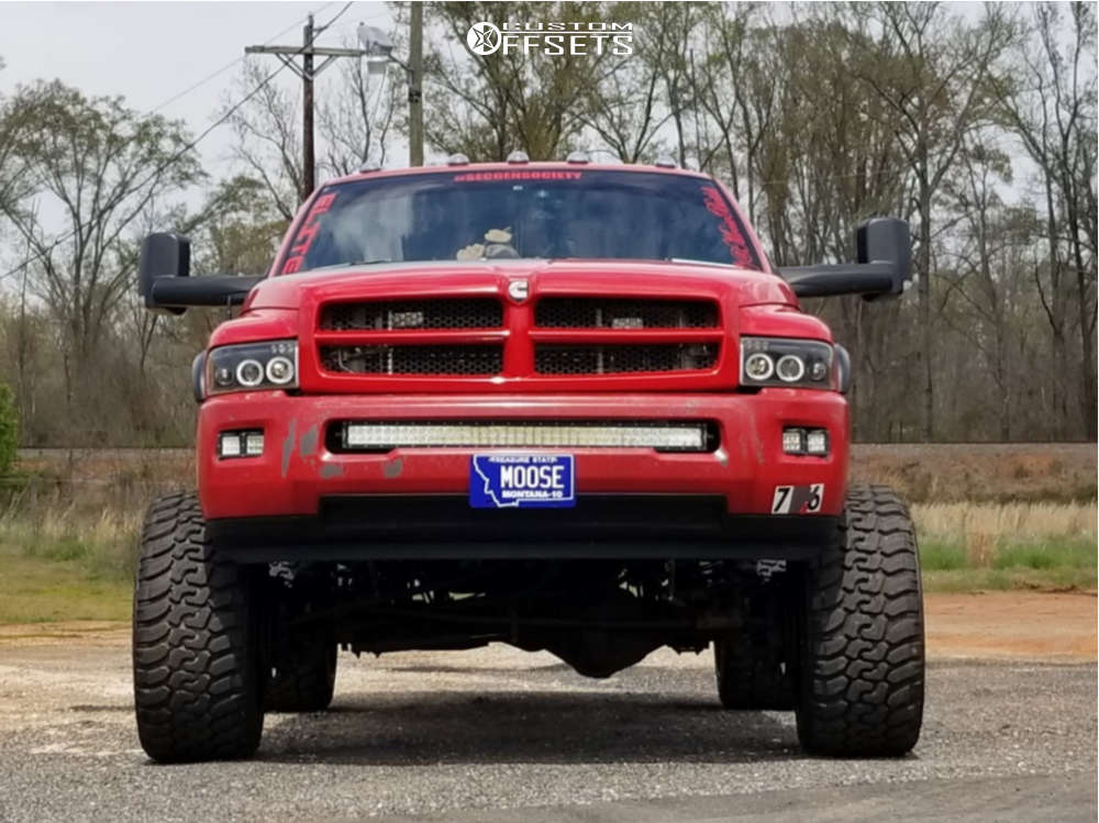 2002 Dodge Ram 2500 with 22x14 -76 Moto Metal Mo962 and 35/13.5R22 ...