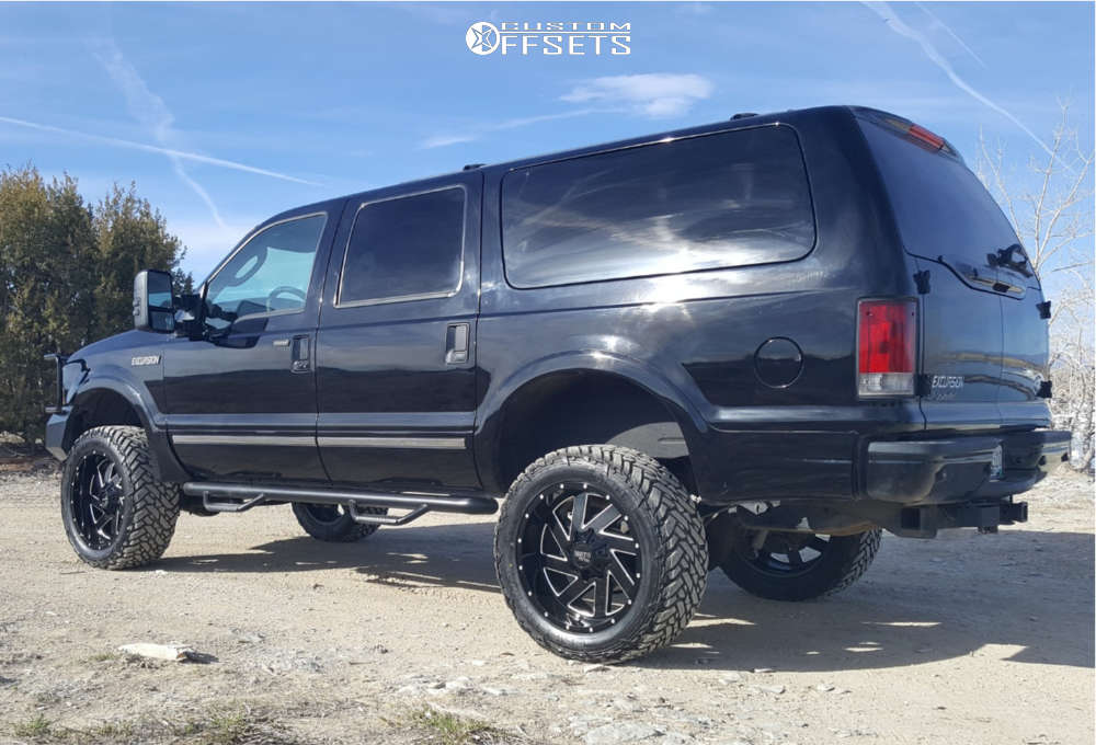 2004 Ford Excursion with 22x10 -18 Moto Metal Mo988 and 35/12.5R22 Fuel ...