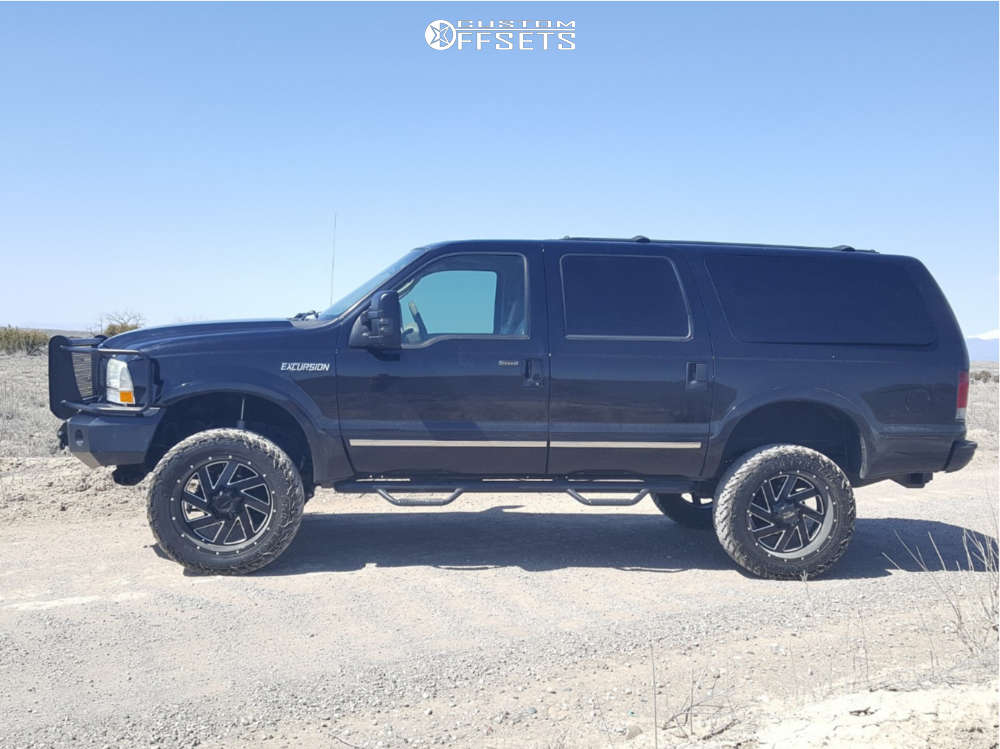 2004 Ford Excursion with 22x10 -18 Moto Metal Mo988 and 35/12.5R22 Fuel ...