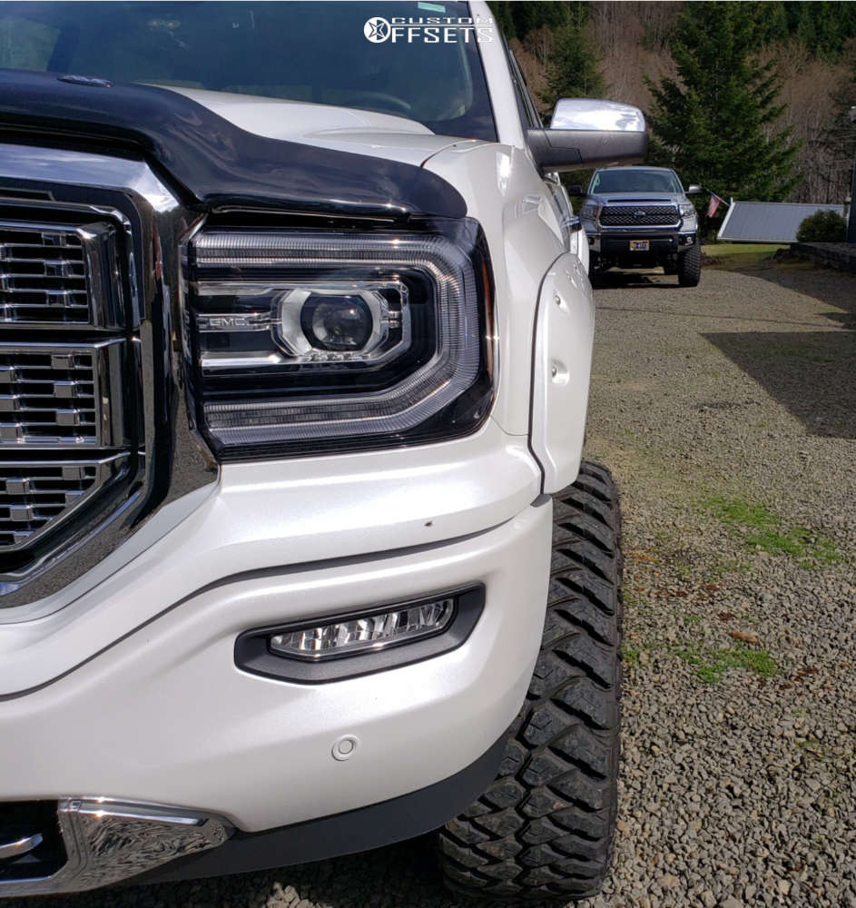 2018 GMC Sierra 1500 with 20x10 -18 Fuel Cleaver and 35/12.5R20 Maxxis ...