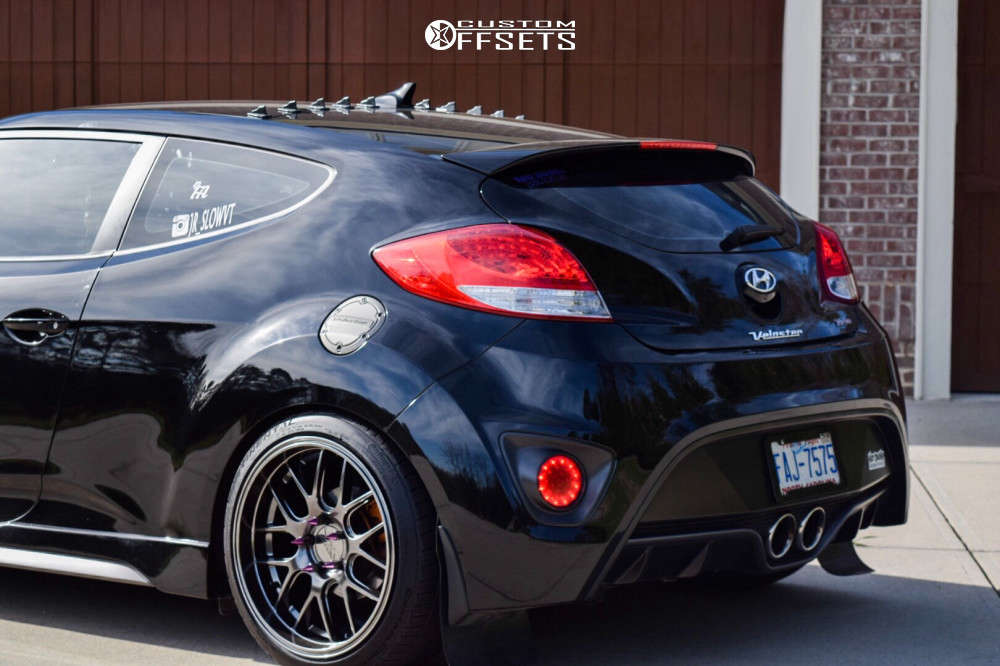 2016 Hyundai Veloster with 18x9 35 XXR 530d and 225/40R18 Continental ...