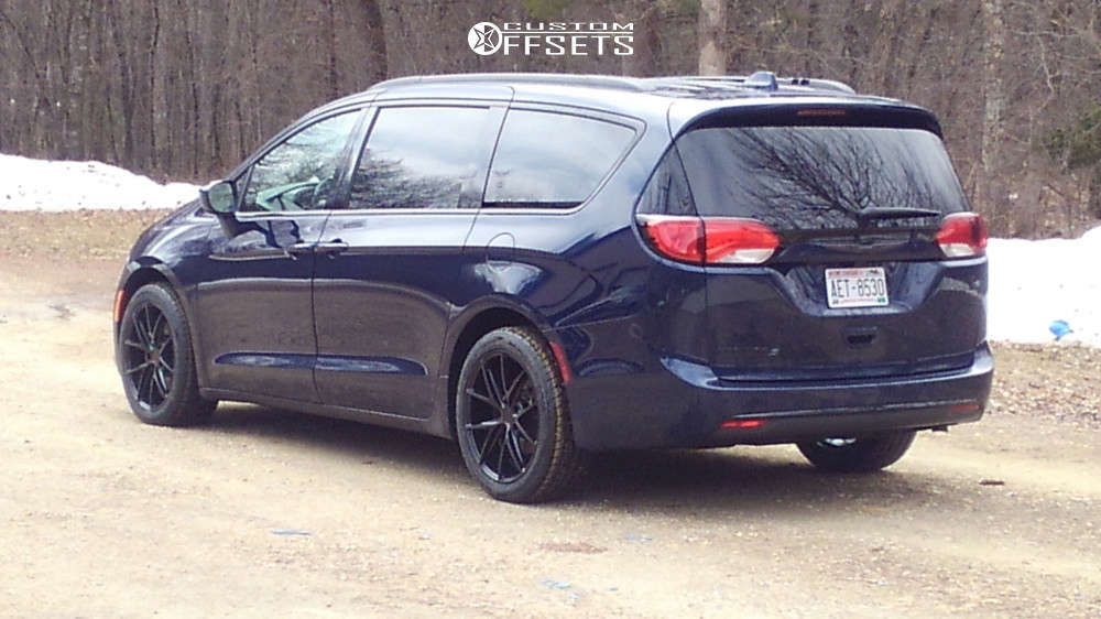 2017 Chrysler Pacifica with 20x9 35 Niche Misano and 255/45R20 General ...