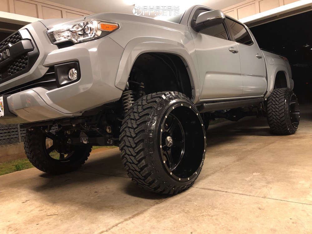 2018 Toyota Tacoma with 22x14 -76 Hostile Exile and 33/12.5R22 Atturo ...