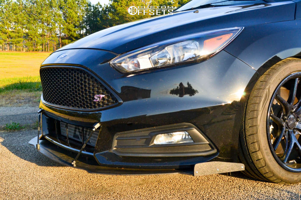 2017 Ford Focus with 18x9.5 39 TSW Portier and 265/35R18 Federal ...