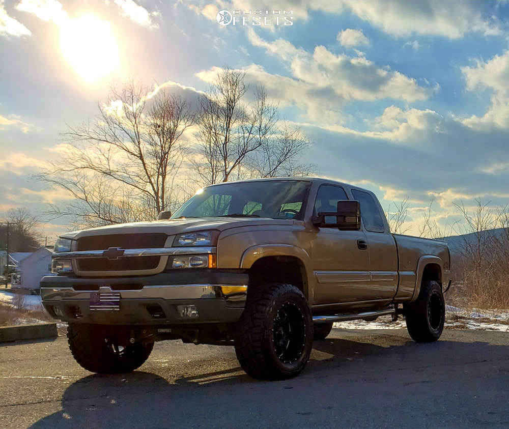 2004 Chevrolet Silverado 1500 with 20x10 -25 Ultra Hunter and 35/12 ...