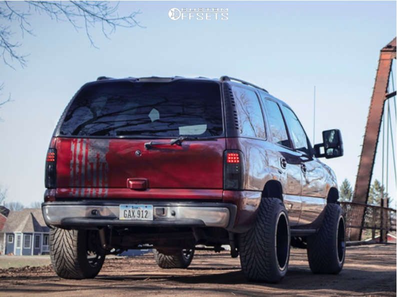 2002 Chevrolet Tahoe with 20x12 -44 Moto Metal Mo962 and 305/50R20 Toyo ...