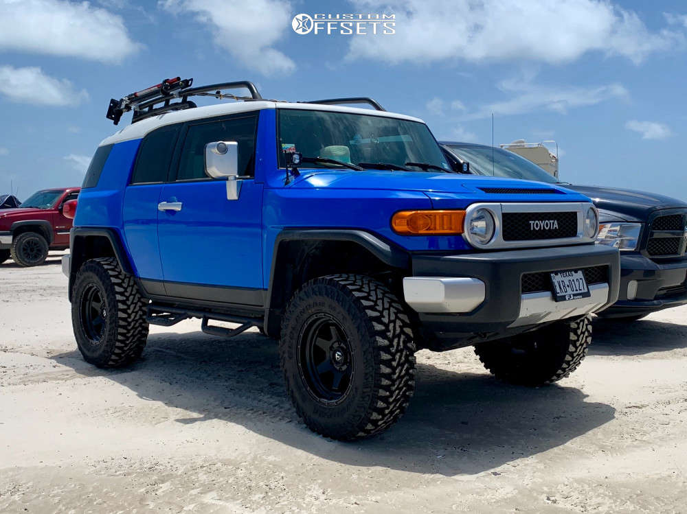 2007 Toyota FJ Cruiser with 17x9 -12 Fuel Shok and 295/70R17 Yokohama ...
