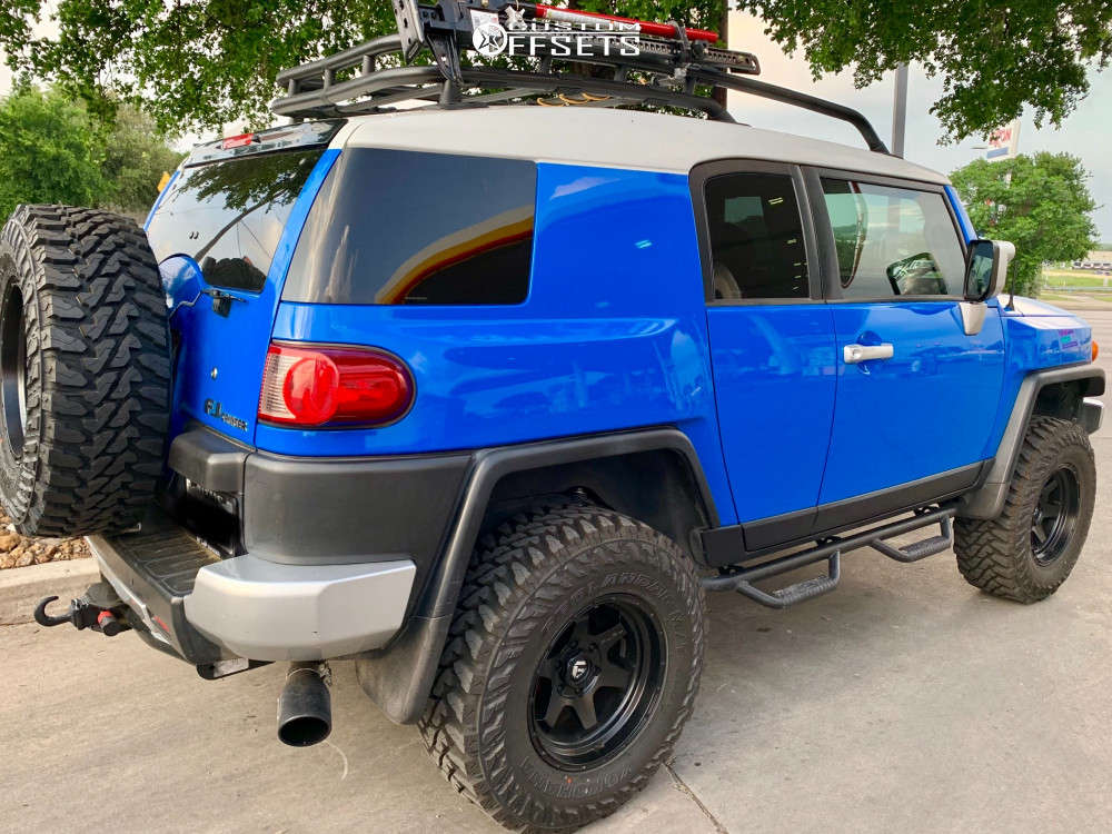 2007 Toyota FJ Cruiser with 17x9 -12 Fuel Shok and 295/70R17 Yokohama ...