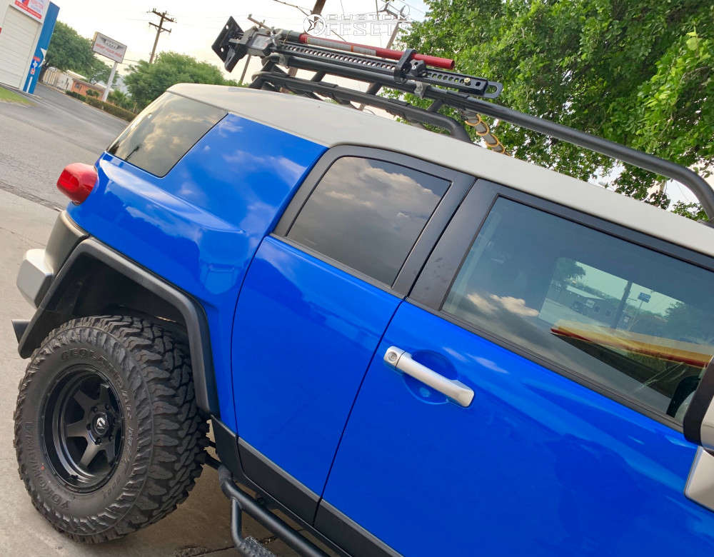 2007 Toyota FJ Cruiser with 17x9 -12 Fuel Shok and 295/70R17 Yokohama ...