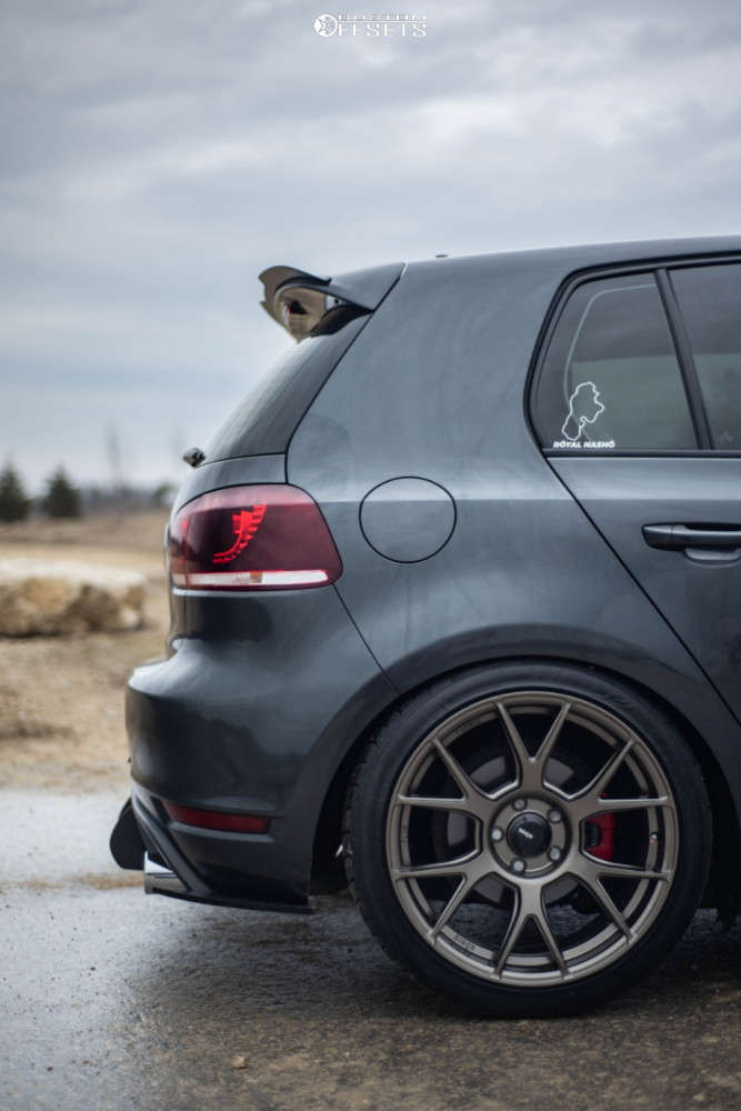 2013 Volkswagen GTI with 18x8.5 43 Konig Ampliform and 225/40R18 Nitto ...