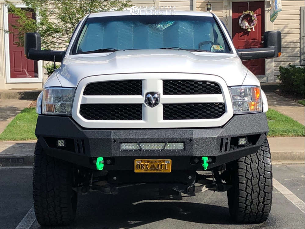 2014 Ram 1500 with 20x10 -24 Moto Metal Razor and 325/60R20 Toyo Tires ...