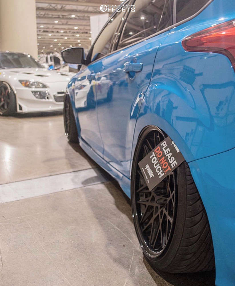 2017 Ford Focus with 18x9.5 -15 Rotiform Qlb and 225/35R18 Nankang NS ...