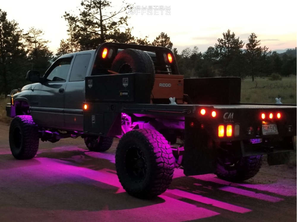1997 Dodge Ram 2500 with 18x10 -24 Moto Metal Mo970 and 37/13.5R18 ...