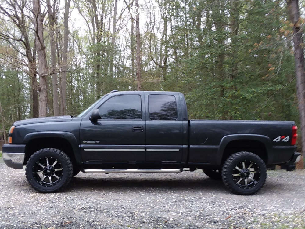 2005 Chevrolet Silverado 2500 HD with 20x10 -24 Moto Metal Mo970 and 33 ...