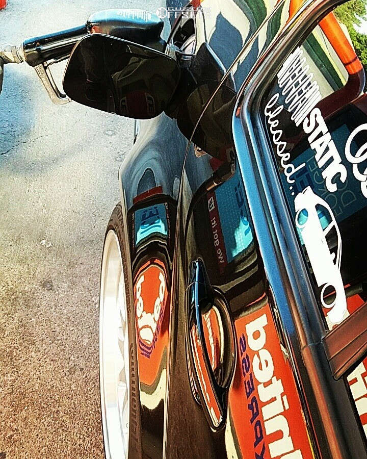 2004 Volkswagen Jetta with 18x8.5 35 AVID1 AV56 and 215/40R18 Continental ExtremeContact DWS06 ...