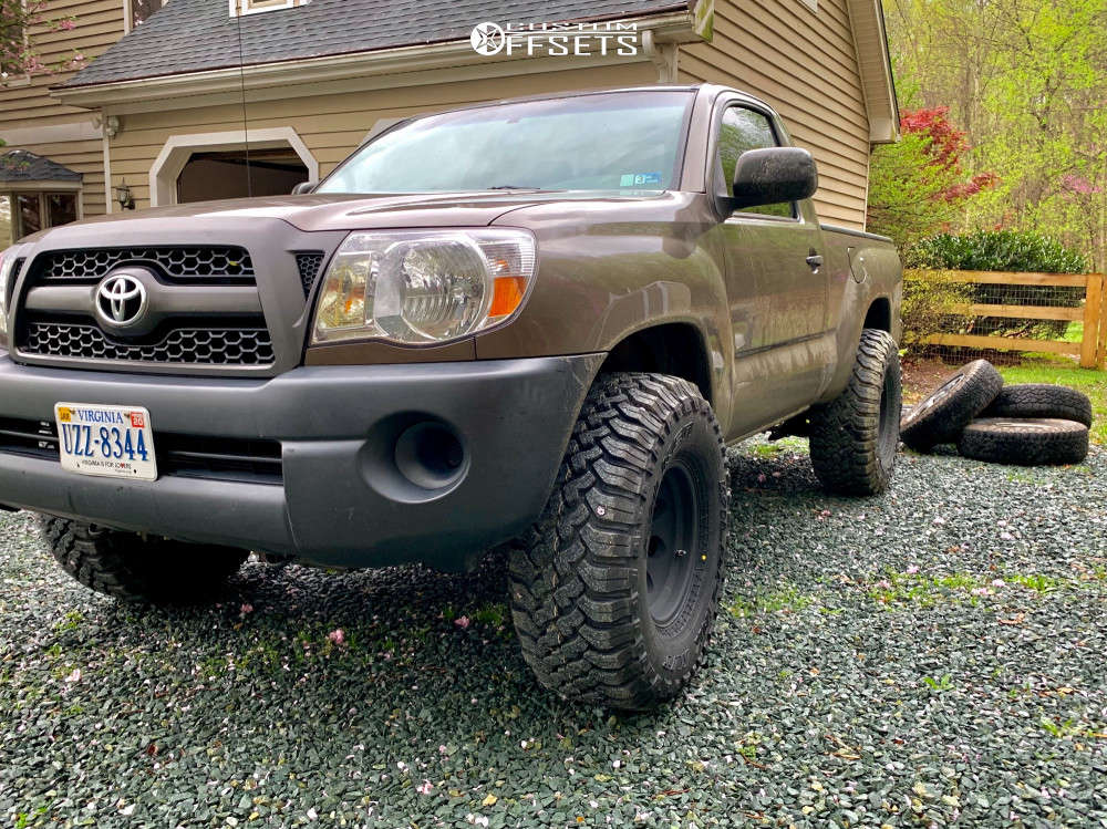 2011 Toyota Tacoma with 15x8 -18 Pro Comp Series 69 and 33/12.5R15 ...