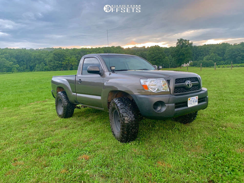 2011 Toyota Tacoma with 15x8 -18 Pro Comp Series 69 and 33/12.5R15 ...