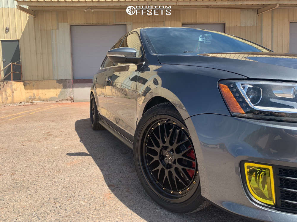 2013 Volkswagen Jetta with 18x8 34 JNC JNC005 and 225/40R18 Nokian ...