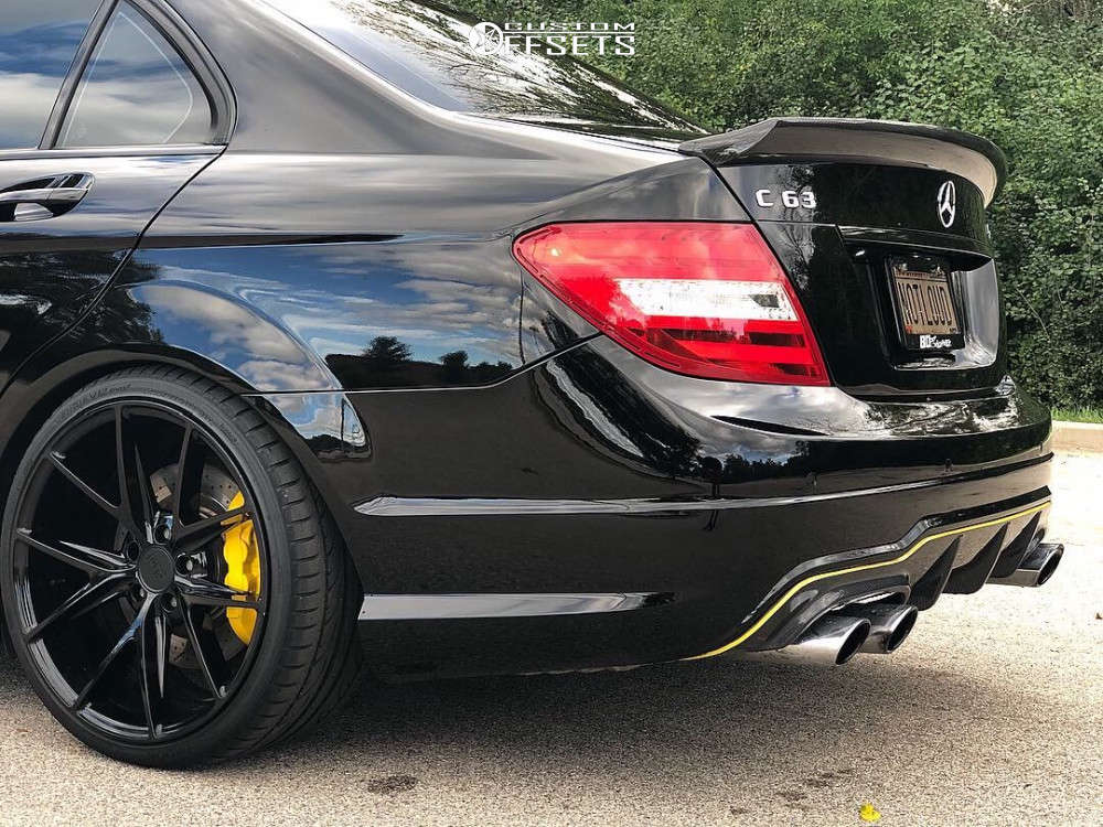 2011 Mercedes-Benz C63 AMG with 19x8.5 32 Niche Misano and 235/35R19 ...