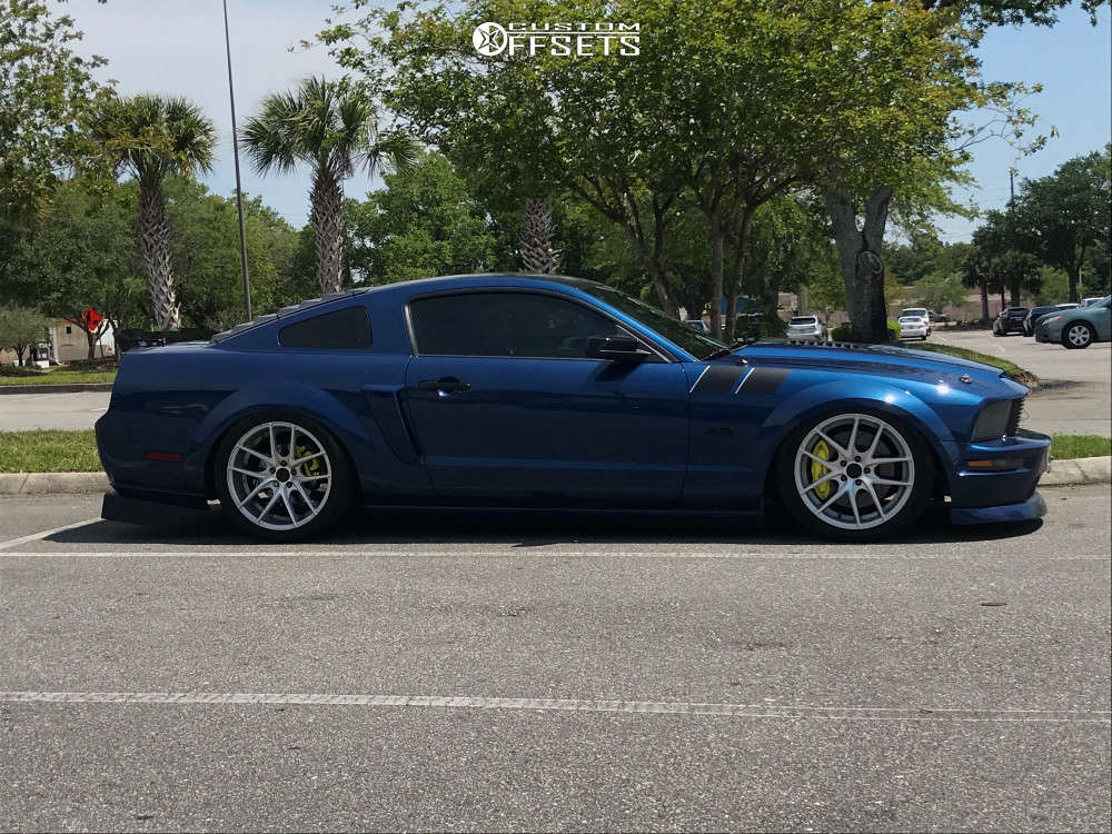 2006 Ford Mustang with 19x9.5 25 Niche Targa and 245/35R19 Mickey ...