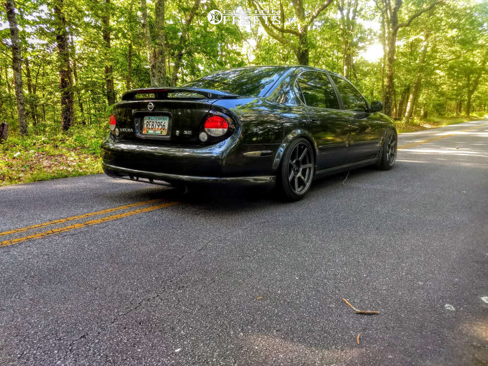 2002 Nissan Maxima with 18x9.5 25 Konig Ultraform and 235/40R18 Nitto ...