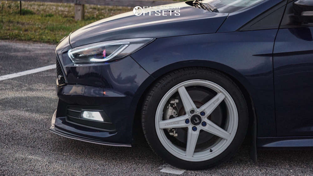2017 Ford Focus with 18x8.5 40 Cosmis Racing R5 and 235/40R18 ...