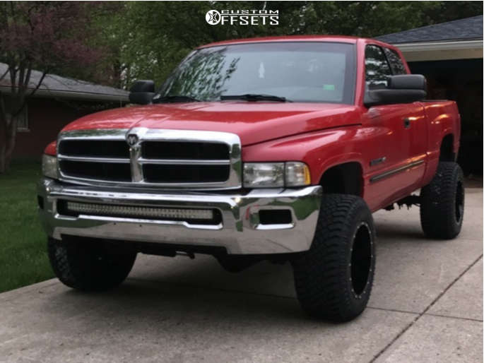 2002 Dodge Ram 2500 with 18x12 -44 Moto Metal Mo962 and 33/12.5R18 ...