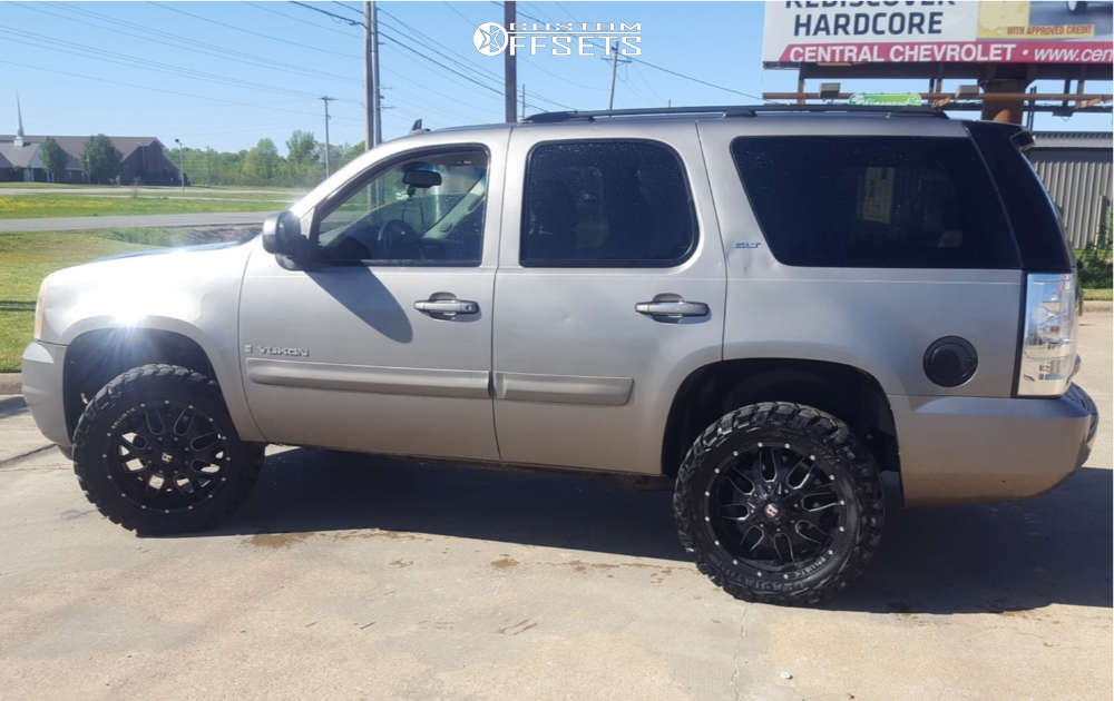 2007 GMC Yukon with 20x9 -12 Ballistic Tank and 33/12.5R20 Gladiator ...